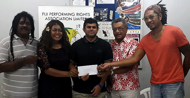 FPRA receives cheque of $5,000 from Vatuvara Private Island Resort as ...