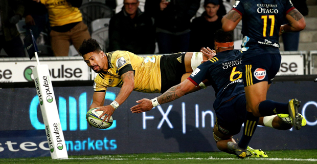 Hurricanes defeat Highlanders in a breathless Super Rugby match