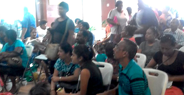 Hundreds of people flock to Suvavou House for their Government Grant ...