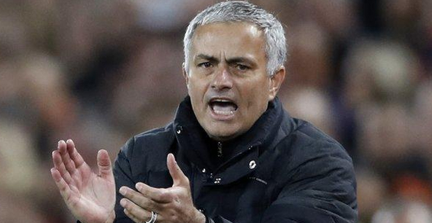 Mourinho challenges his Manchester United players to beat Tottenham