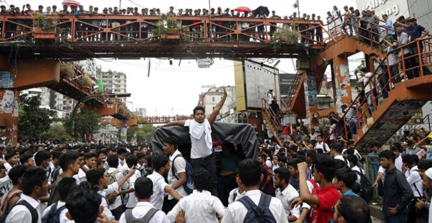 Thousands of Bangladeshi high school students protest demanding better ...