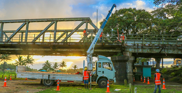 Fence installation on new Rewa Bridge running behind schedule